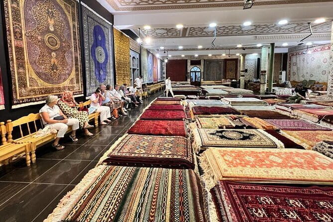 Shopping Carpet in Samarkand - Key Points