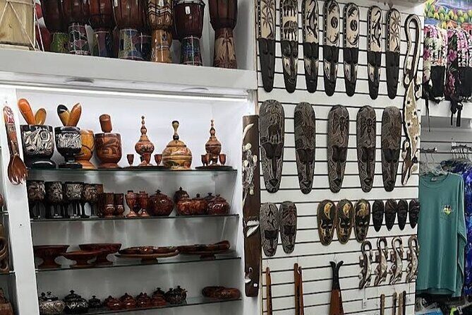 Shopping or souvenirs in Plaza Bávaro - Key Points