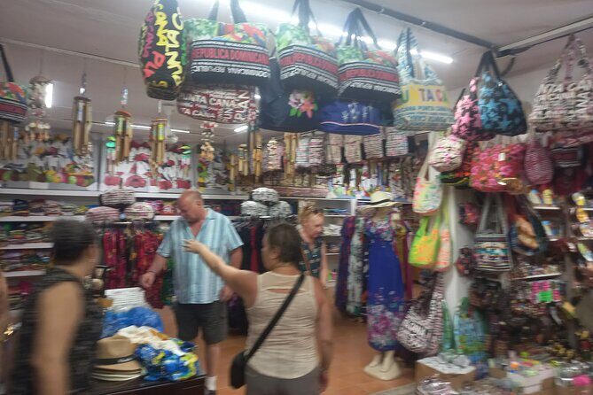 Shopping or souvenirs in Plaza Bávaro - The Shopping Experience
