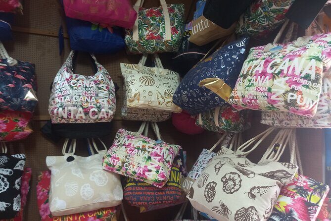 Shopping or souvenirs in Plaza Bávaro - Practical Details