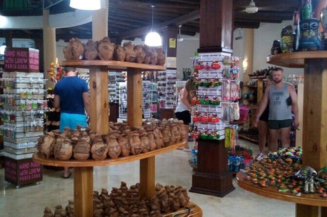Shopping Tour In Don Lucas Cigar Factory, Rum tasting, Cocoa factory, Souvenirs - FAQ