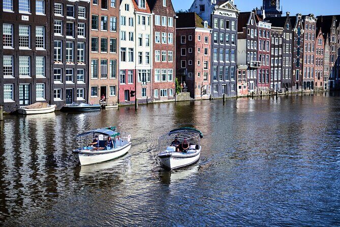 Short canal trip in German: Amsterdam in an hour - What You Can Expect on Board