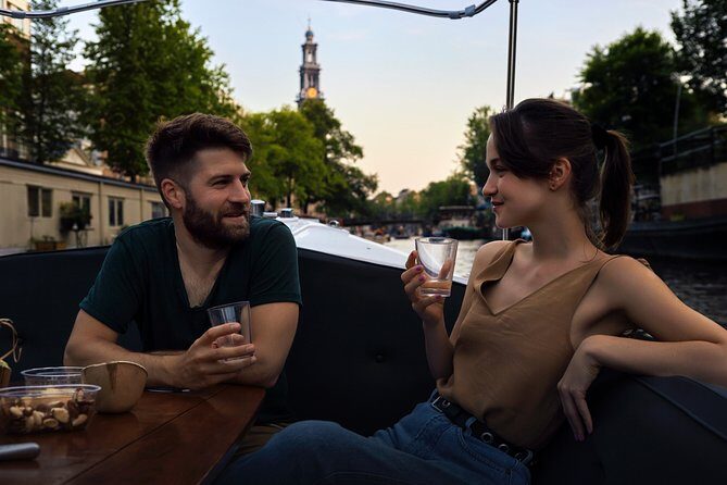 Short canal trip in German: Amsterdam in an hour - Who Should Consider This Tour?