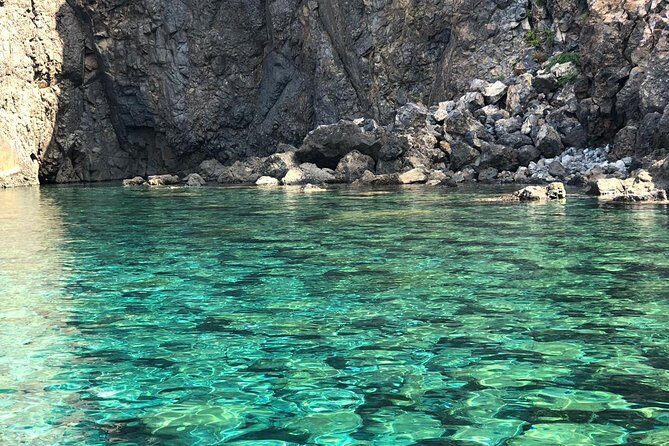 Short trip - private tour - Lipari’s First Stop: The Cove and Its Caves