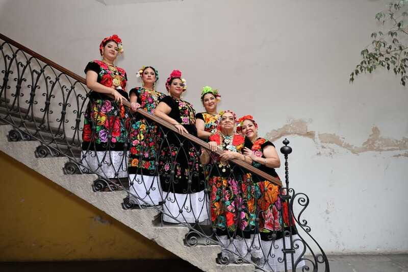 Show off your beauty wearing a typical Oaxacan costume + photo session - FAQ