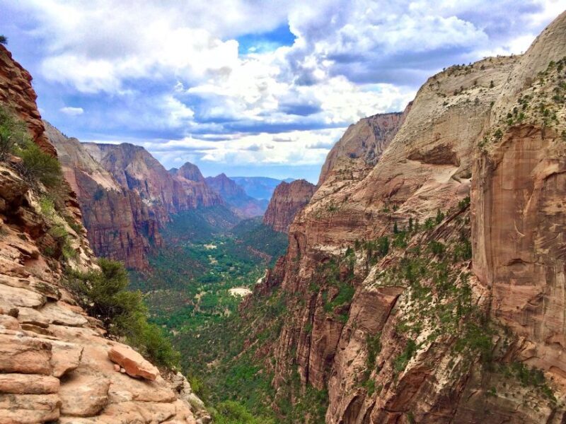 Shuttle between Las Vegas, Bryce, Zion and St George - The Price and Its Value