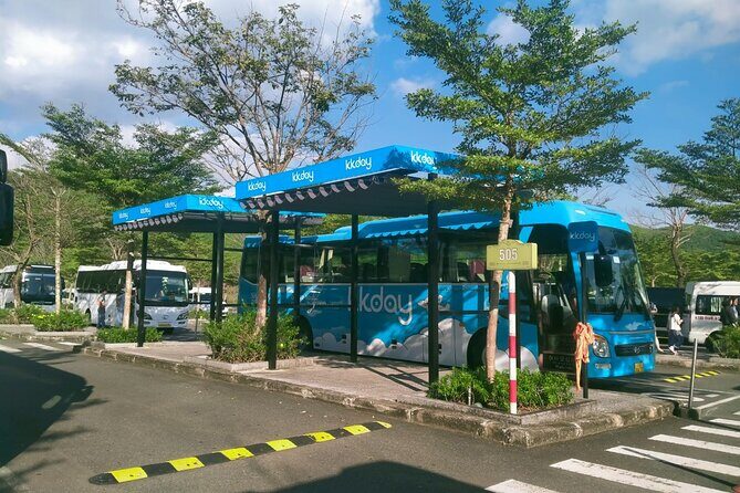 Shuttle bus to Golden Bridge - Ba na hill from Da Nang - Getting to the Heart of the Experience