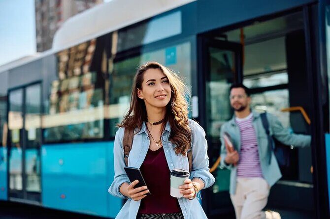 Shuttle Service to/from Universal Orlando Studios - Comparing to Other Transportation Options