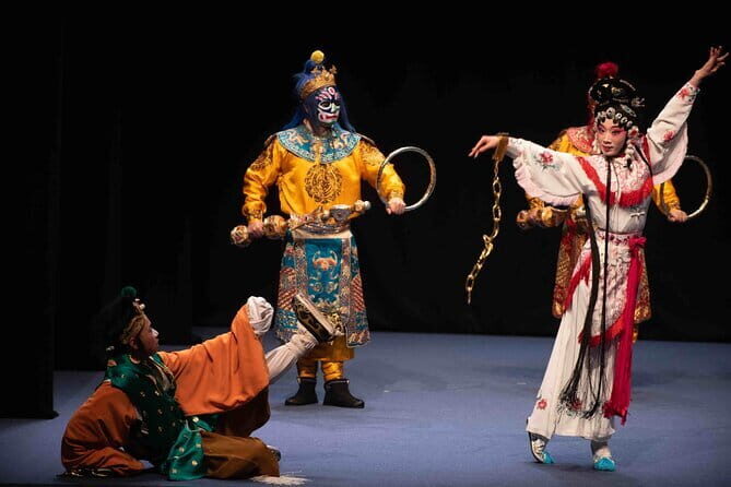Sichuan Opera with face-changing at Jinjiang historic theater - Key Points
