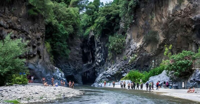 Sicily: Etna and Alcantara Gorges Full-Day Tour with Lunch - Discovering Mount Etna: A Volcanic Wonderland