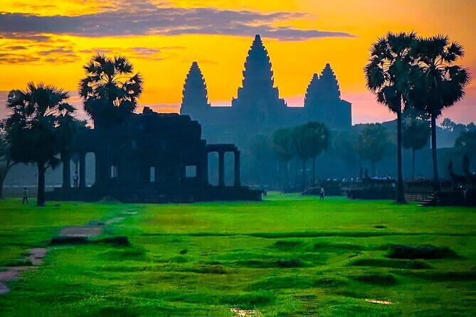 Siem Reap 1-Day Angkor Wat + Sunrise By Private Tour With Tuk-Tuk - Key Points