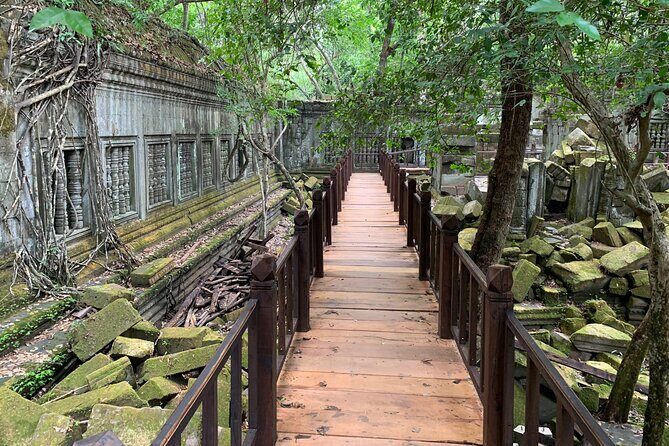 Siem Reap Airport pickup and Beng Mealea visit by private taxi - End at Angkor Wat