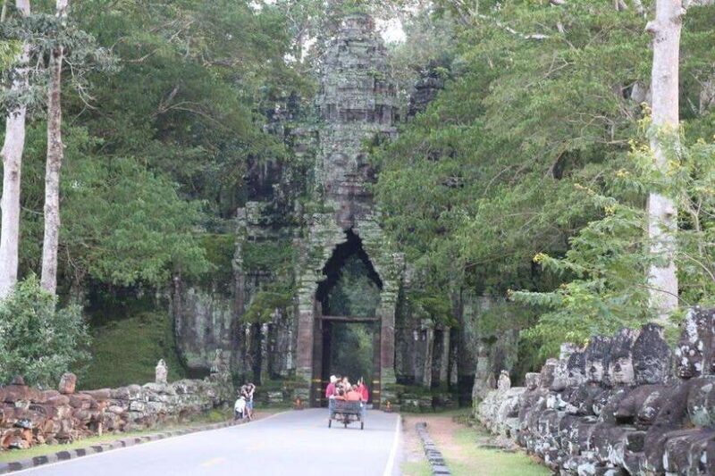 Siem Reap: Angkor Wat and Floating Village Day Tour - Potential Drawbacks and Considerations