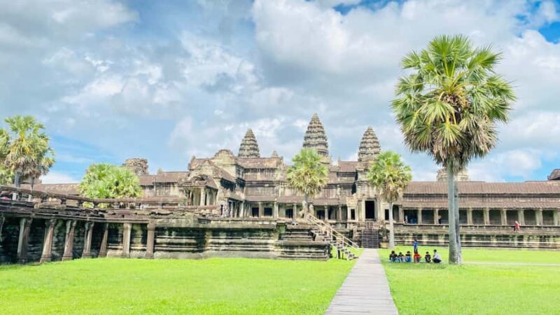 Siem Reap: Angkor Wat and War Museum Guided Tour - The Siem Reap War Museum: A Sobering Contrast