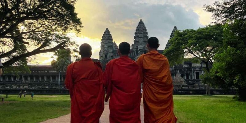Siem Reap: Angkor Wat Sunrise Private Tour & Photos - Discovering the Magic of Angkor Wat at Sunrise