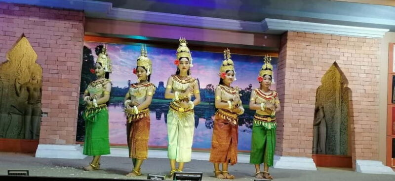 Siem Reap: Apsara Dance Show & Dinner with Tuk-Tuk Transfers - Key Points