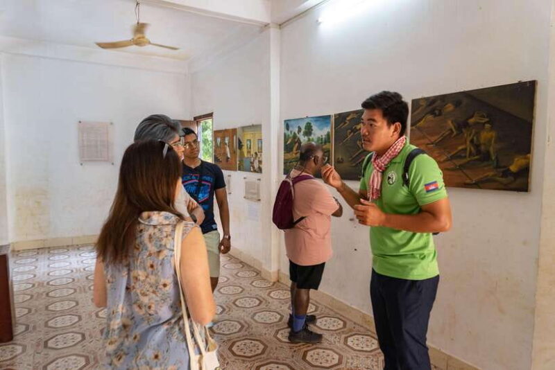 Siem Reap City Tour By Vespa - Discovering Khmer Ceramics & Fine Arts Centre