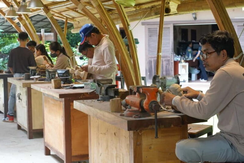 Siem Reap: City Walking Tour and Art Gallery Visit - Key Points
