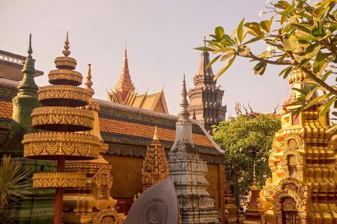 Siem Reap City Walking Tour with Expert Guide - Key Points