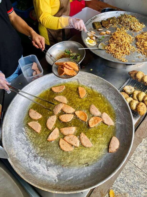 Siem Reap: Evening food Tour Guided and Unique Tour - Exploring the Night Market and Street Food