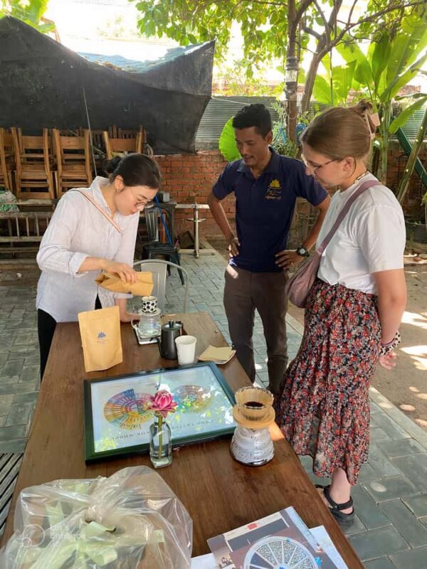 Siem Reap: Feel Good Evening Walking Tour - Who Would Enjoy This Tour?