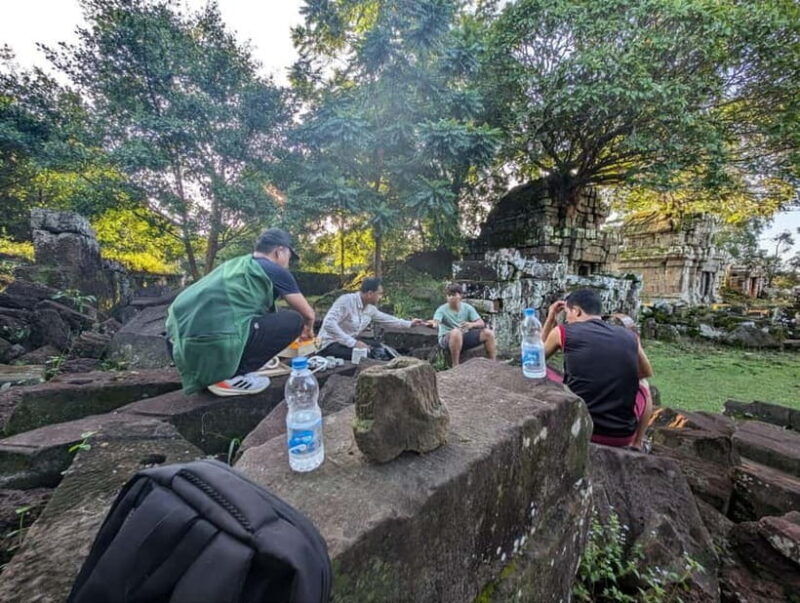 Siem Reap: Hidden Jungle Temples & Picnic Small Group Tour - Returning to Siem Reap and What You’ll See