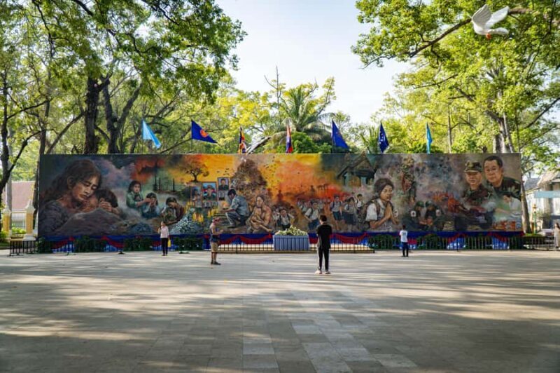 Siem Reap: Morning Food Tour, Market Walking & Street Art - Coffee Break at The Been Embassy