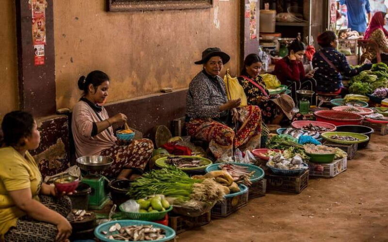 Siem Reap: Night Market Street Food Tour with Dinner - Why It Works Well