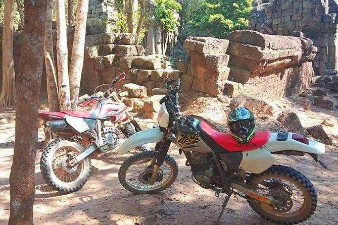 Siem Reap One Day Dirt Bike MotorbikeTour - Itinerary Breakdown: From Village Paths to Hidden Temples