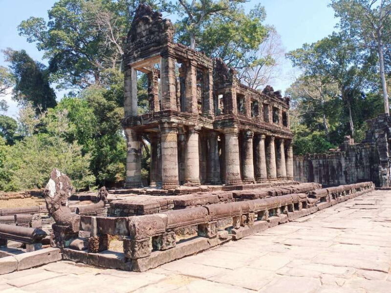 Siem Reap: Phnom Bok Mountain and Grand Circle Temples Tour - The Climb to Phnom Bok Hill