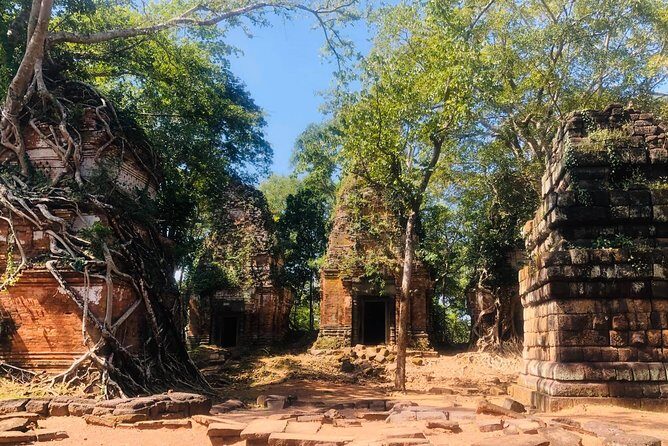 Siem Reap to Beng Melea and Visit Khmer Empire Capital Koh Ker - Visiting Key Temples: Prasat Linga and Prasat Kraham