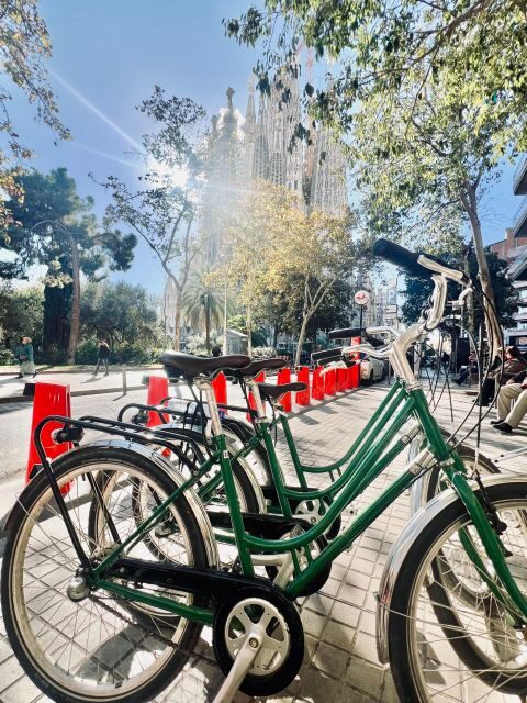 Sightseeing Barcelona by Bike, Photo-shooting & Tapas - Gothic Quarter & Tapas Tasting