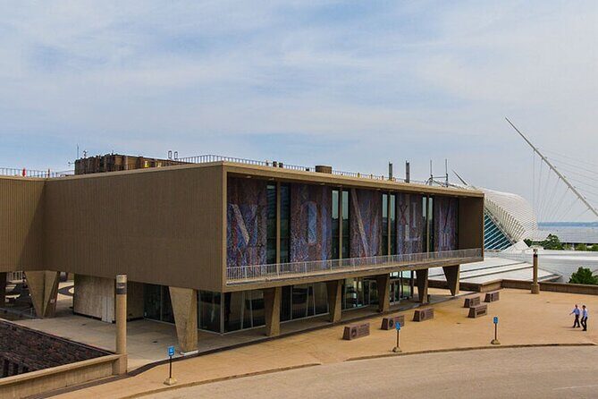 Sightseeing in Milwaukee Private Walking Tour - Key Points