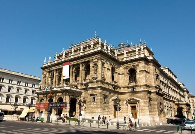 Sightseeing tour around Best spots of Budapest - A Practical Look at the Best Spots of Budapest Tour