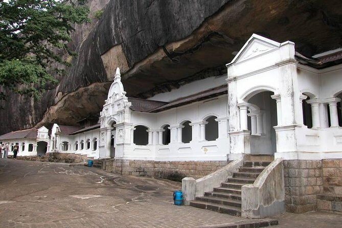 Sigiriya Rock and Dambulla Cave Temples from Colombo (All inclusive day tour) - FAQ