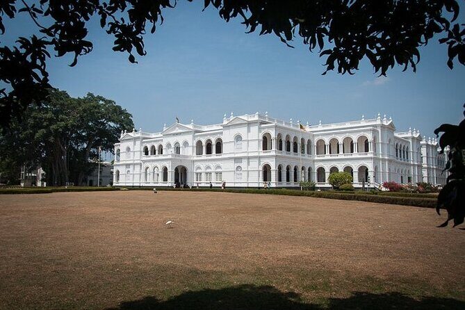 Sigiriya to Colombo Budget Transport with Sightseeing - Analytical Perspective on the Service Features