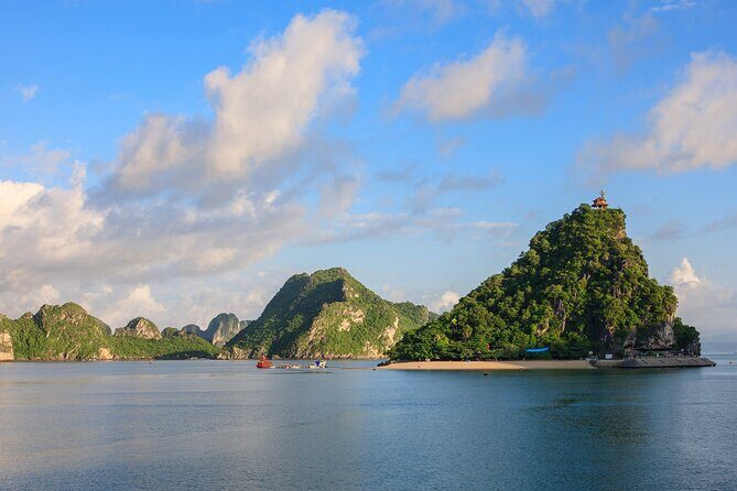 Signature Ha Long Bay day cruise with buffet lunch - Navigating the Itinerary: What to Expect on Each Stop