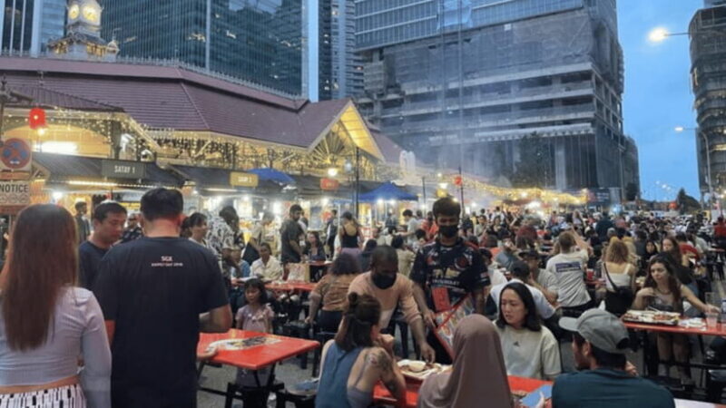 Signature Night Tour: Walk Through Marina with Food Tastings - Key Points