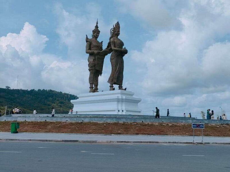 Sihanoukville Full Day City Tour with Transportation & Guide - Key Points