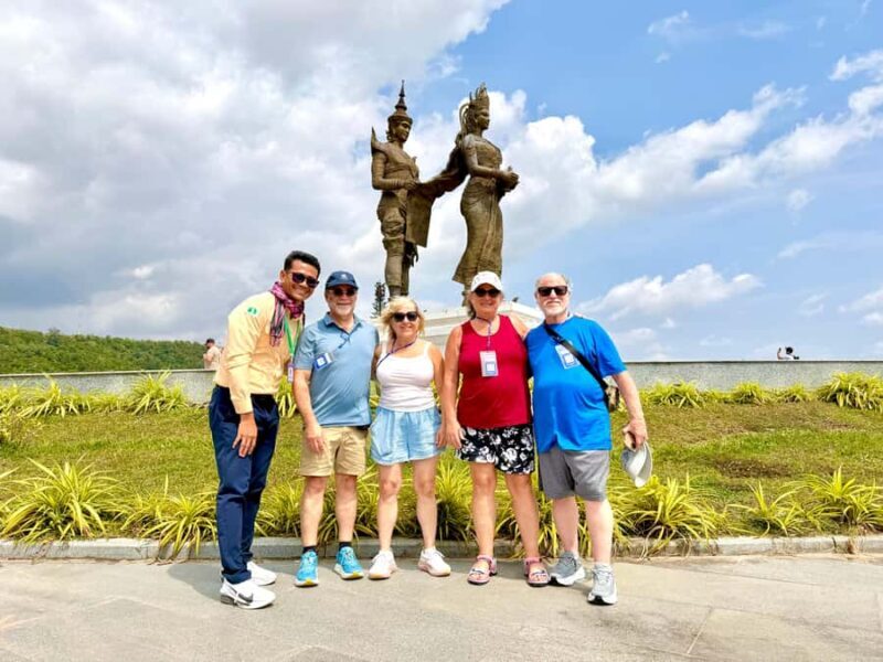 Sihanoukville Sightseeing: Shore Excursion with Lunch - Starting with a Cultural Punch: Independence Monument