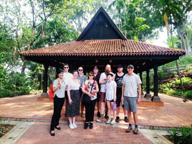 Singapore 2.5-Hour Walking Tour: Graves, Guns & Battles - Discover Singapore’s Hidden History: Graves, Guns & Battles Tour