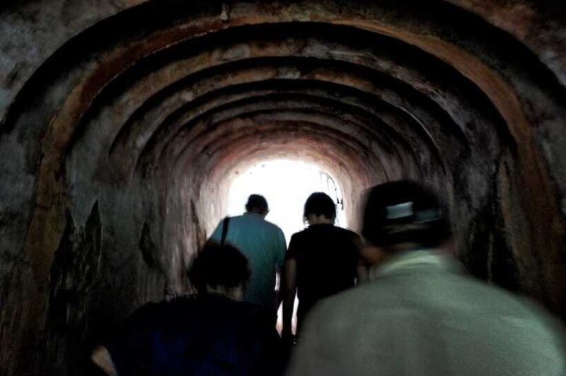 Singapore 2.5-Hour Walking Tour: Graves, Guns & Battles - The History of Battles and Wars