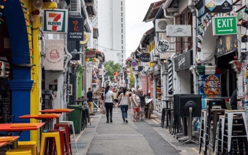 Singapore: Bugis & Kampong Glam Walking Tour with Snacks - Who Is This Tour Best For?