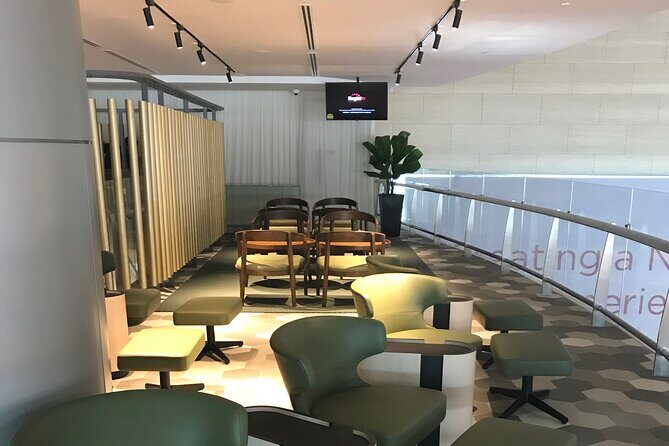 Singapore Changi Airport BLOSSOM - SATS & Plaza Premium Lounge at Terminal 4 - The Realities of the Lounge: Pros and Cons
