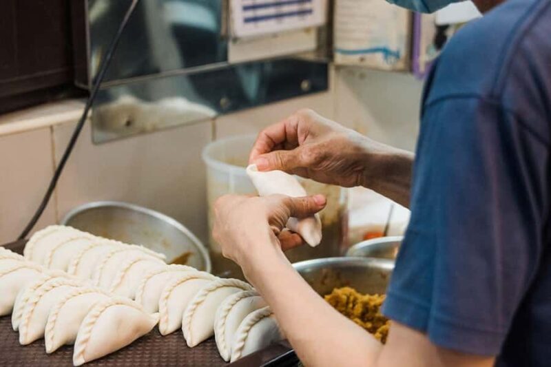 Singapore: Chinatown Food, Legends & Heritage Walking Tour - Starting Point: The Buddha Tooth Relic Temple