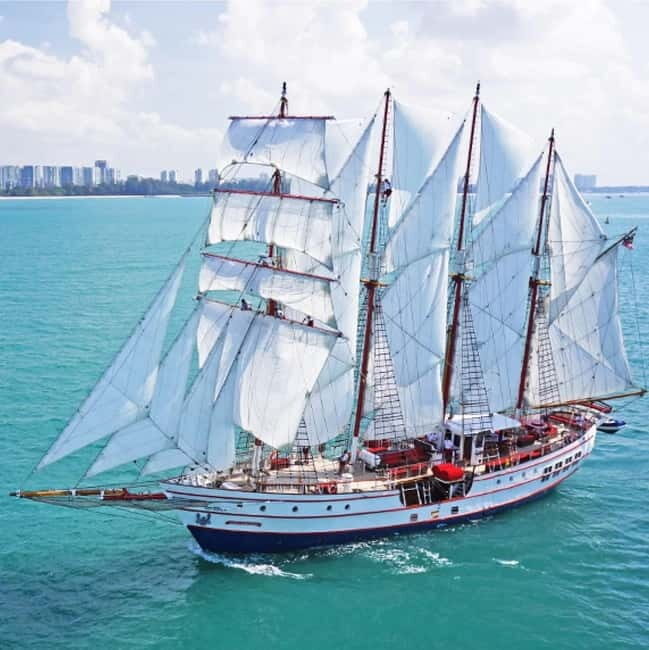 Singapore: Christmas Dinner Cruise on Royal Albatross - FAQ