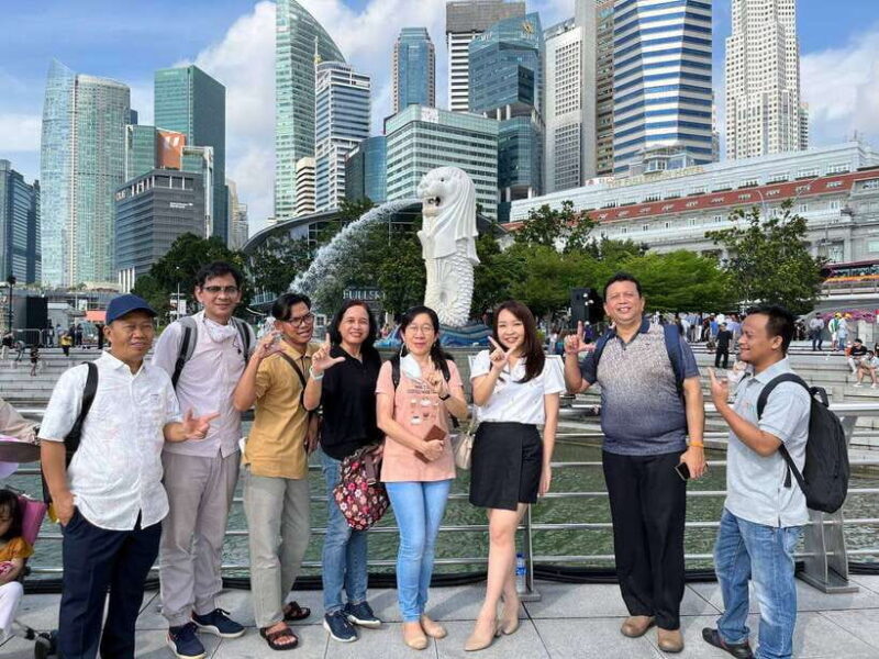 Singapore: City Highlights Walking Tour & Singapore River - Key Points