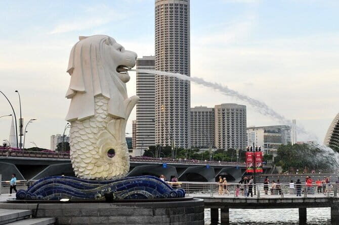 Singapore Civic District Landmarks and Views Tour - Stop 4: Merlion Park – The Iconic Symbol