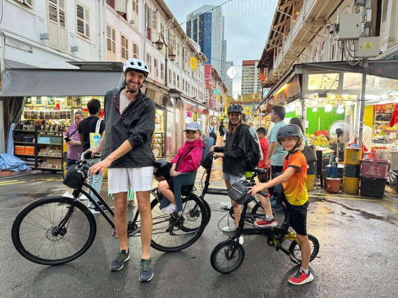 Singapore: Light to Night Bike Tour - The F1 Race Track and Sunset Magic