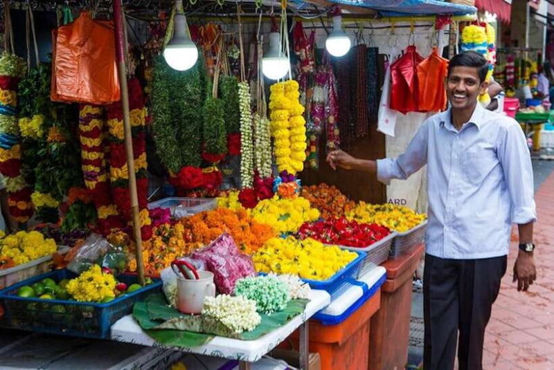 Singapore: Local Street Food Tasting Tour - Discovering the Neighborhoods and Their Stories